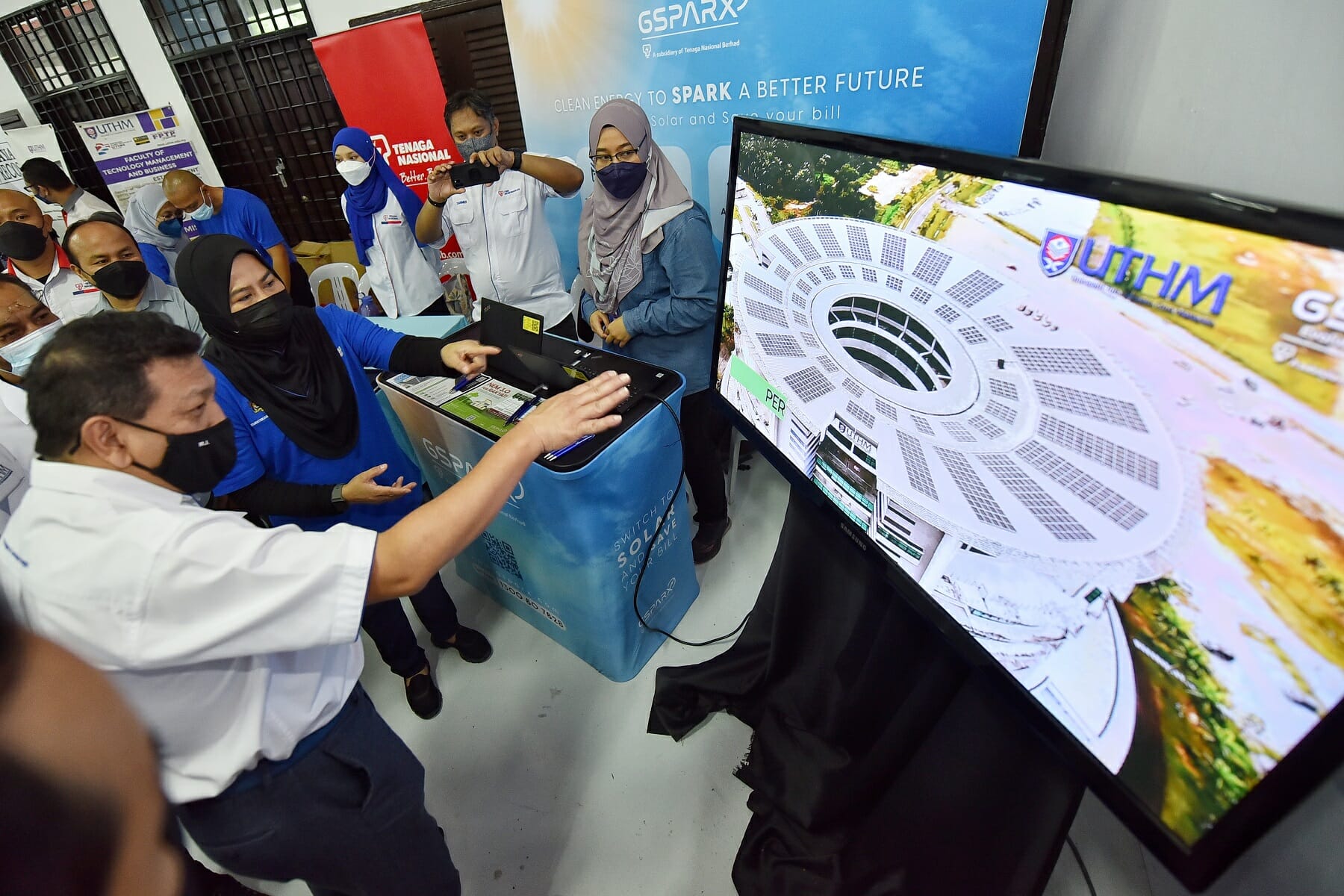 TNB And UTHM In Smart Collaboration On Solar Projects - BusinessToday