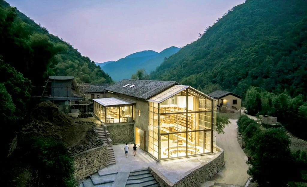 Capsule Hostel With A Library And Bookstore In China Named World ...