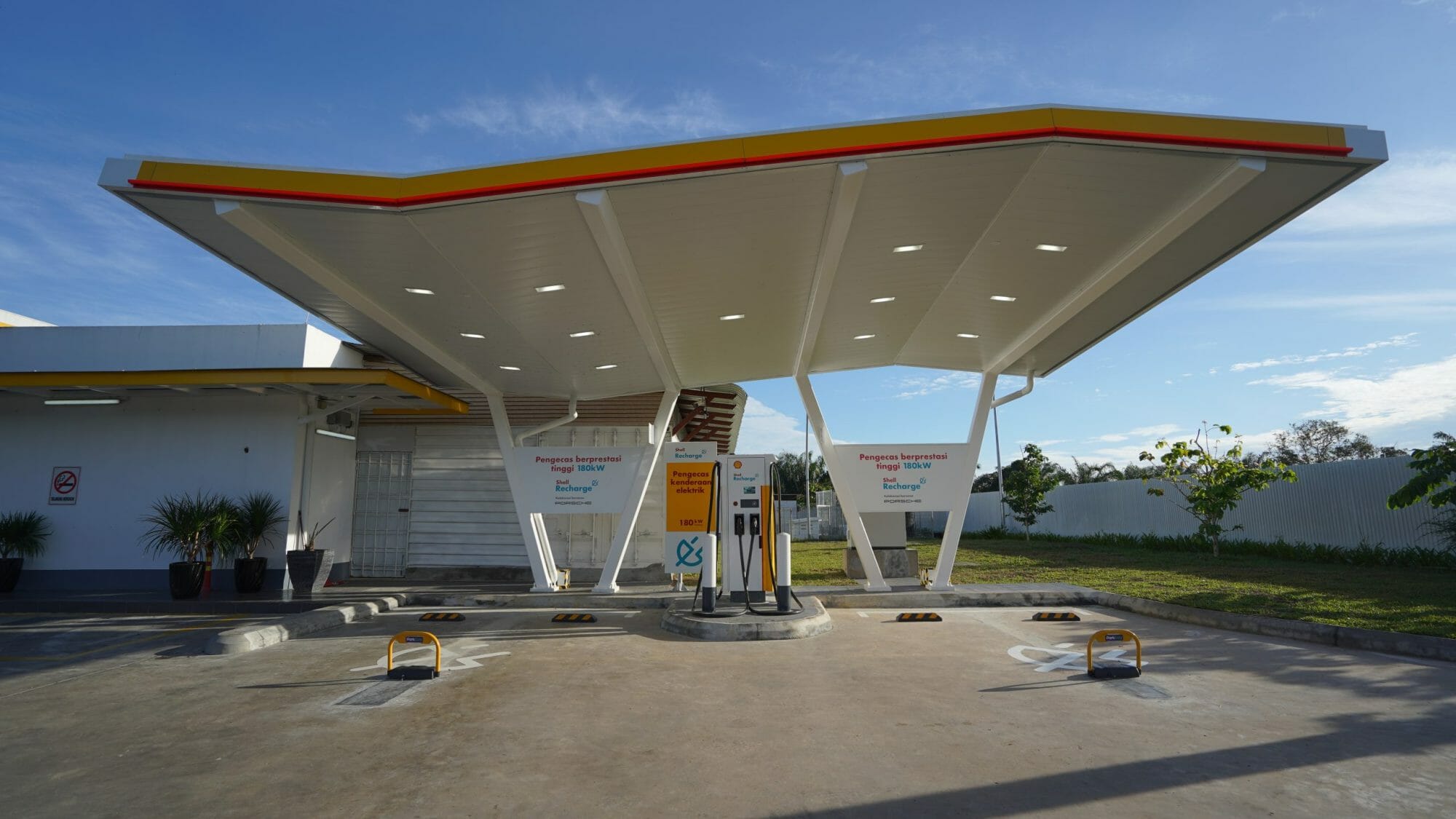 Shell and Porsche Extend EV Charging Network In Malaysia - BusinessToday