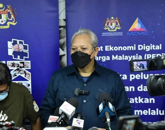 Price of Cooking Oil to be Lowered in Stages : Annuar Musa - BusinessToday