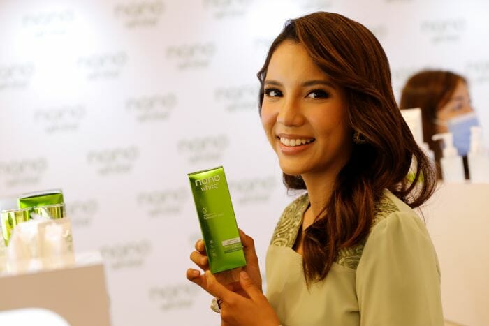 Tohtonku Signs On Sweet Qismina As Nanowhite Brand Ambassador