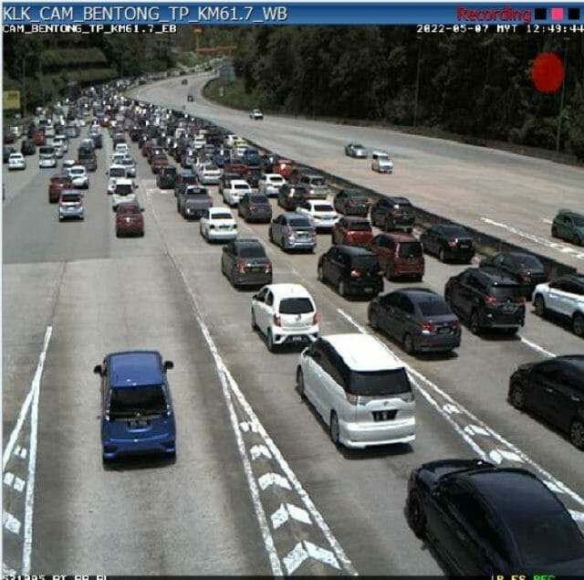 Traffic Kilometres Long Heading Into KV As Users Take Advantage Of Free ...