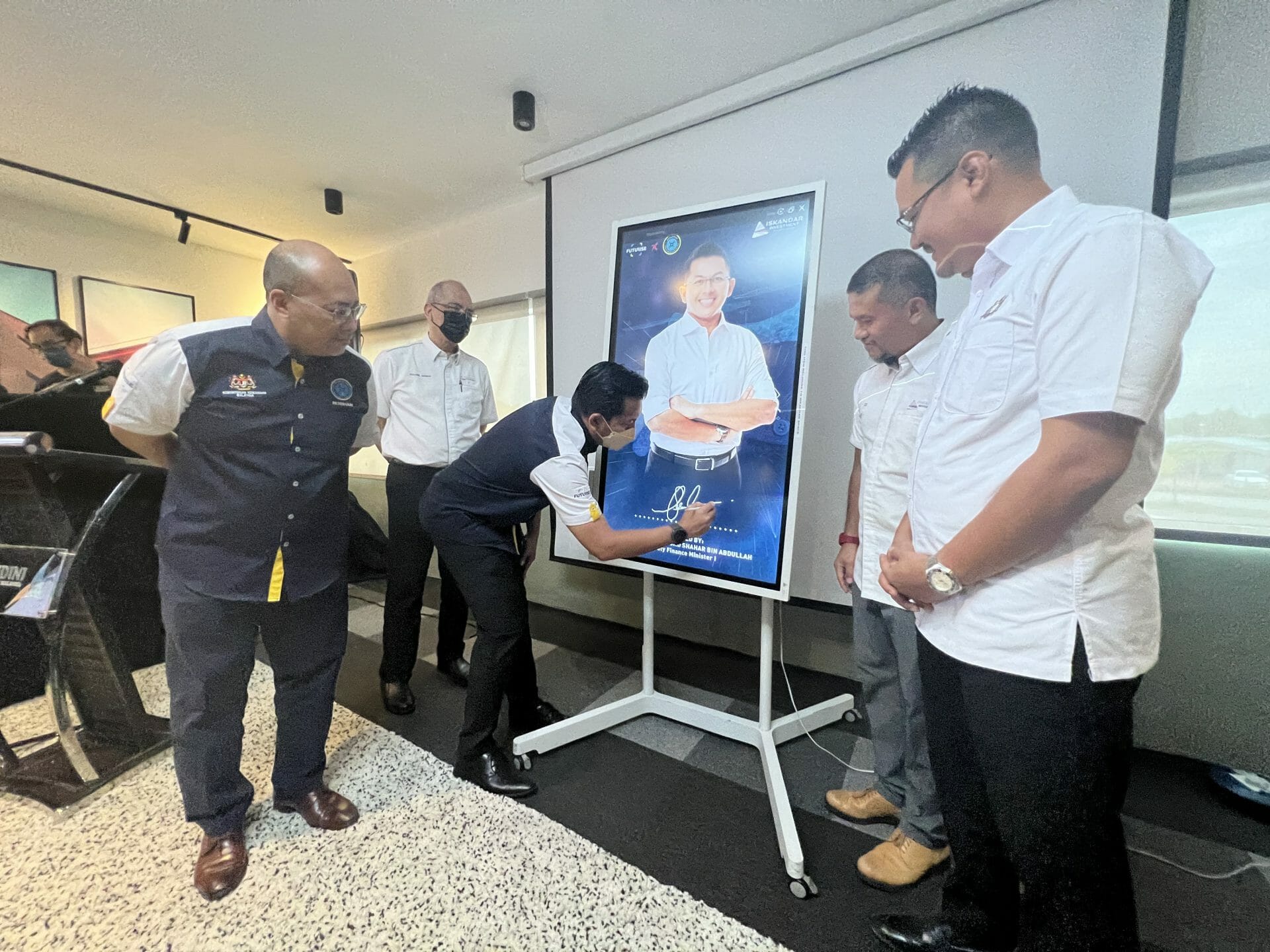 Iskandar Investment Welcomes AKSADRON In DRZ Iskandar - BusinessToday