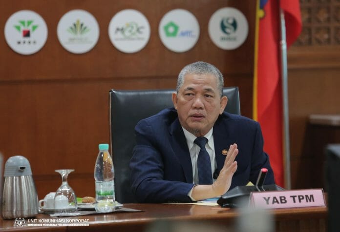 Fadillah Begins Official Duties As Minister Of Plantation And ...