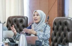 PM Defends Appointing Daughter As Senior Economic Advisor