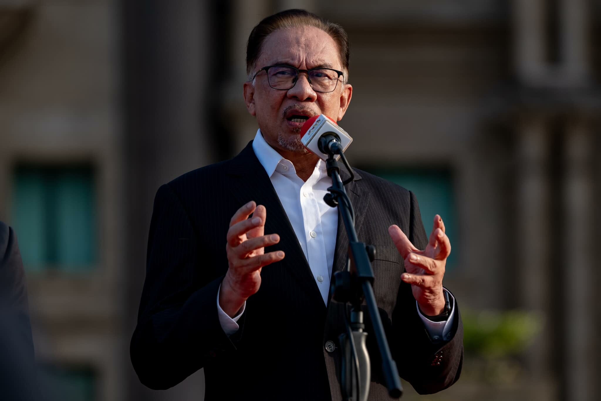Anwar Ibrahim: 1OO Days In Office – To Realise An Era For Change ...