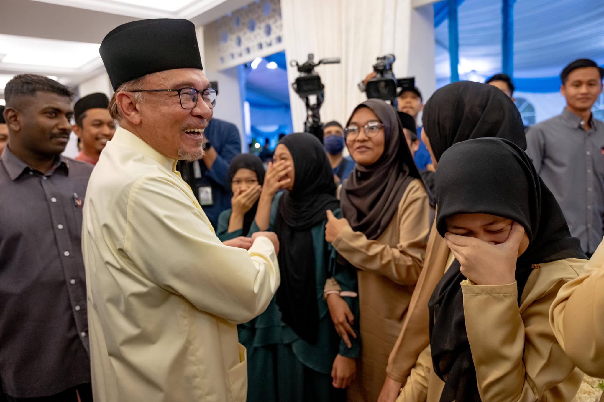 Anwar To Announce Good News For The People At 2pm Today - BusinessToday