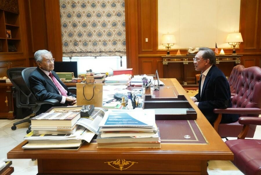 PM Anwar Thanks Tun Mahathir For Making Proton A Success