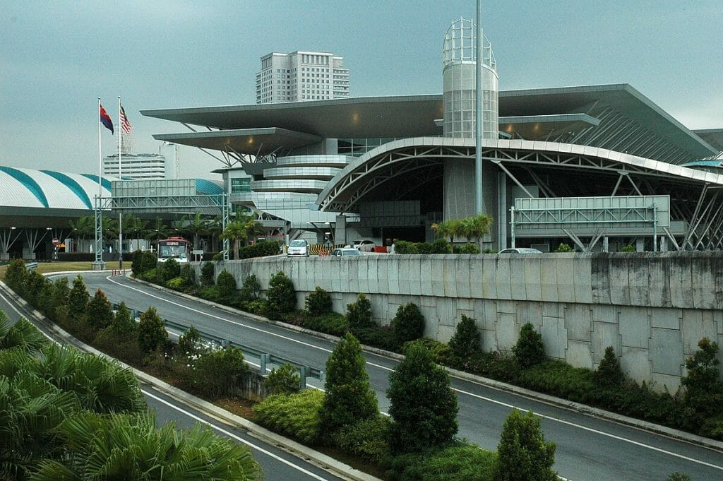 Govt To Expand QR Code Immigration System To Cars At Johor Checkpoints ...