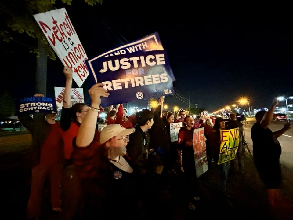 Hundreds Gather At Ford Plant In Michigan As Auto Workers Begin ...