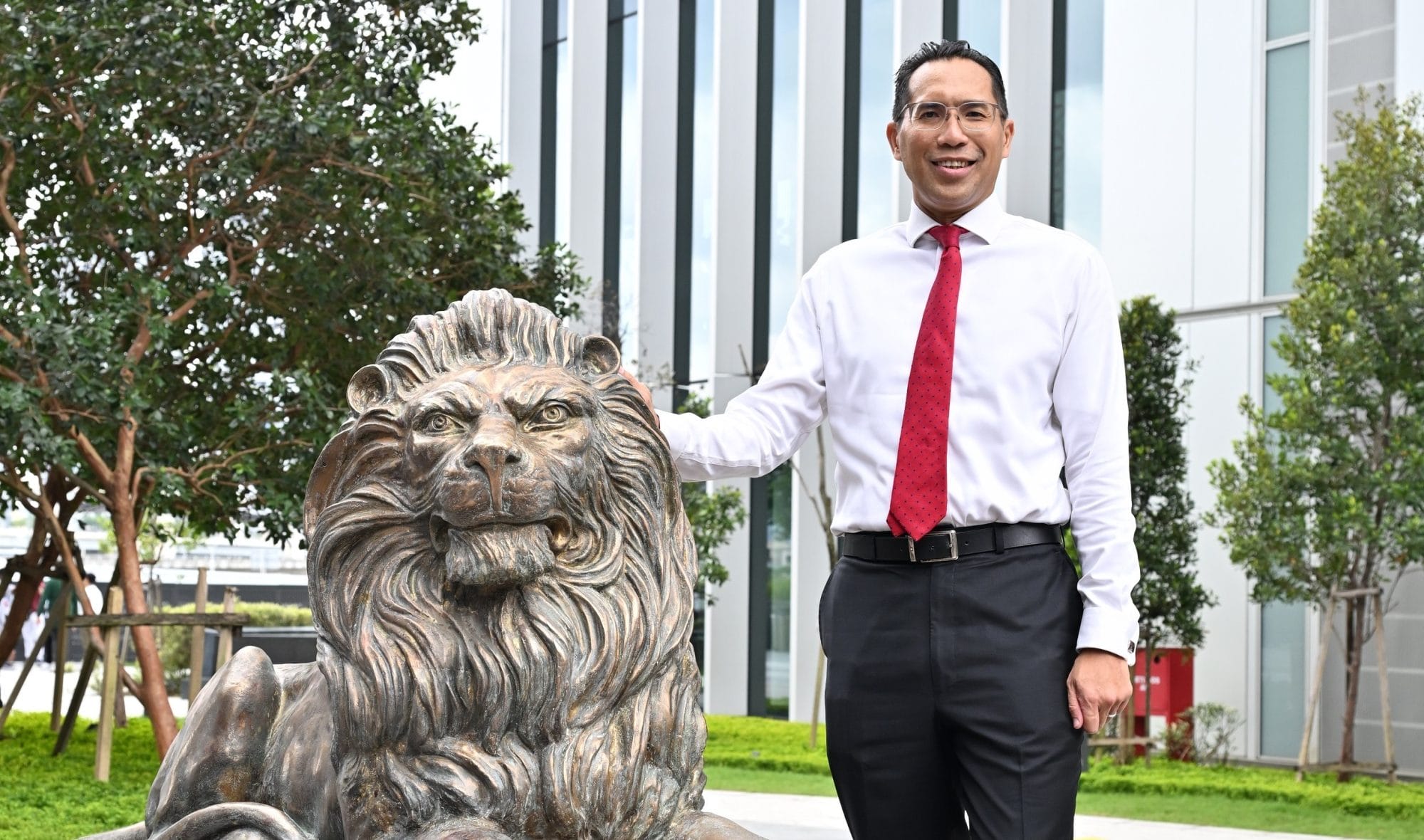 HSBC Unveils Iconic Lion "Stitt" At Menara IQ To Mark 140 Years In ...
