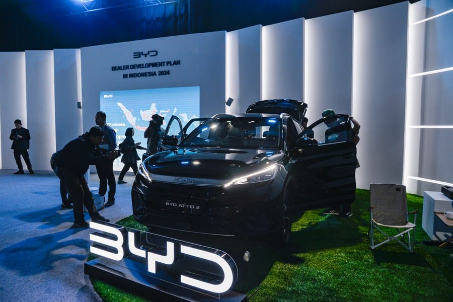China's Auto Giant BYD Misses Q1 Revenue Estimates