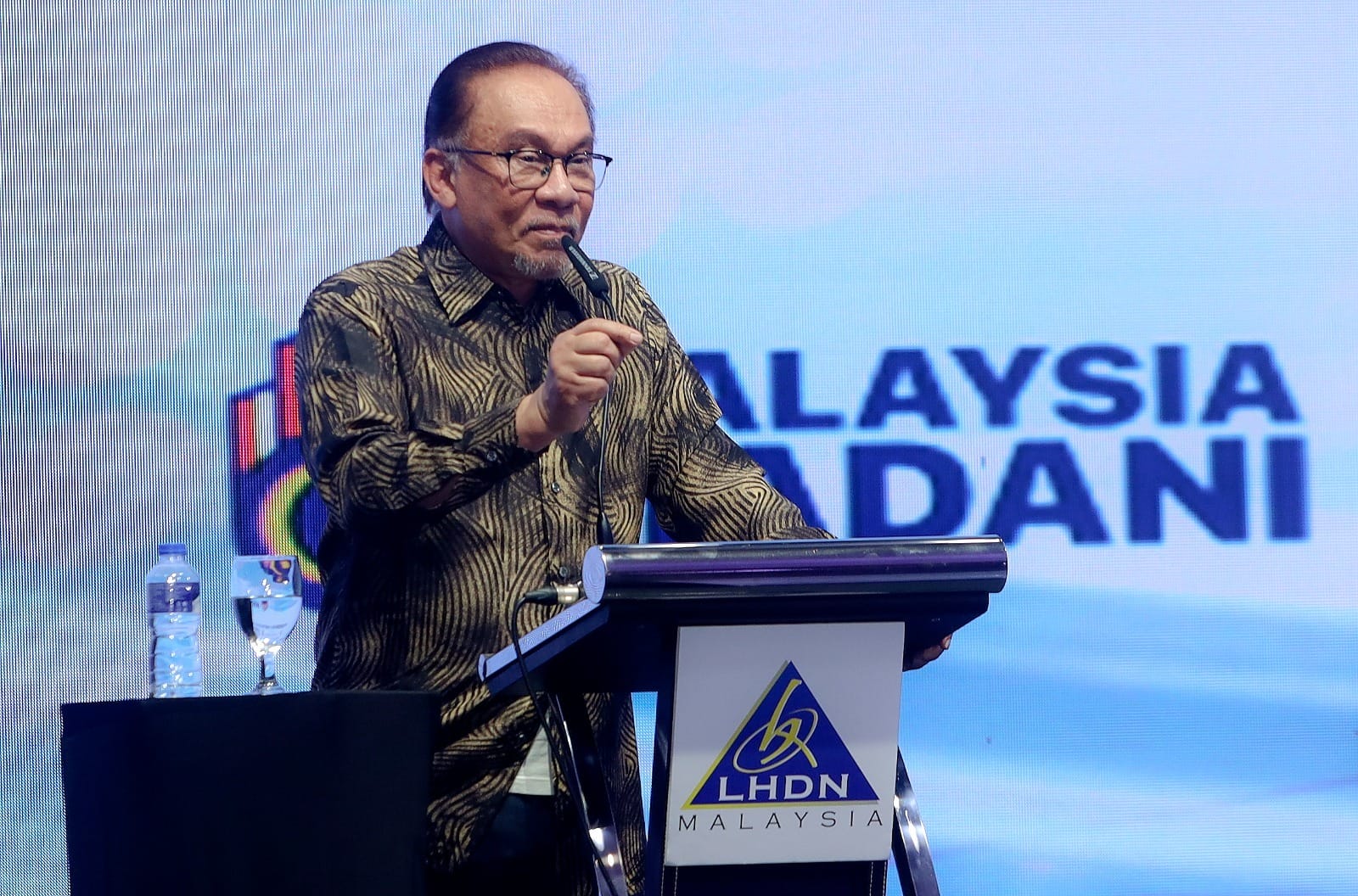 Malaysia Still Has A Low Tax Base, PM Says (Updated) - BusinessToday