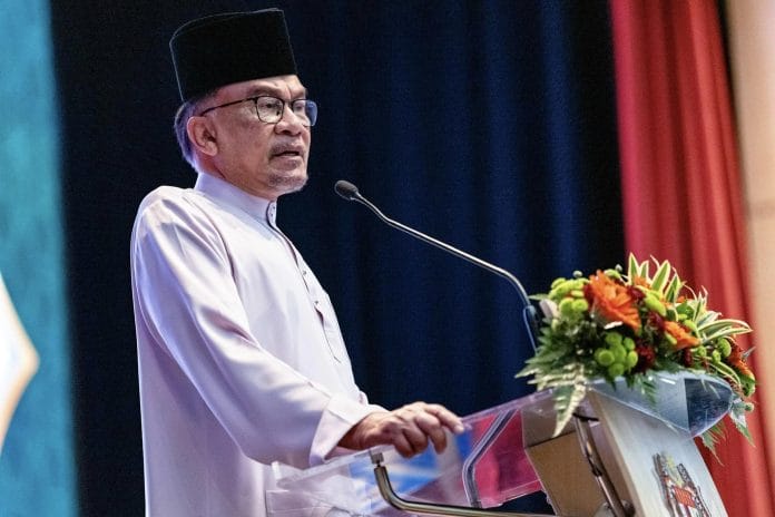 Anwar Turns Down Allowance From Khazanah, Sticks To No Salary Pledge