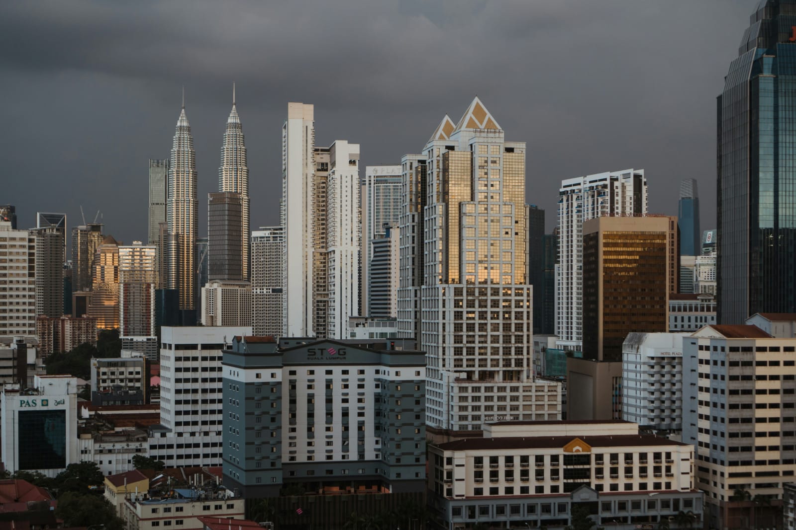 Malaysia’s High-skilled Job Crisis Is The Hidden Roadblock To High-income Dreams - BusinessToday