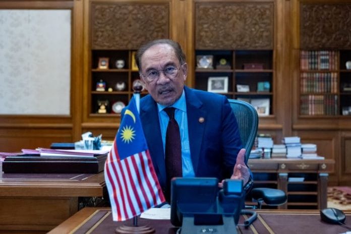 Anwar To Appoint A Temporary Minister To Oversee Economy Portfolio