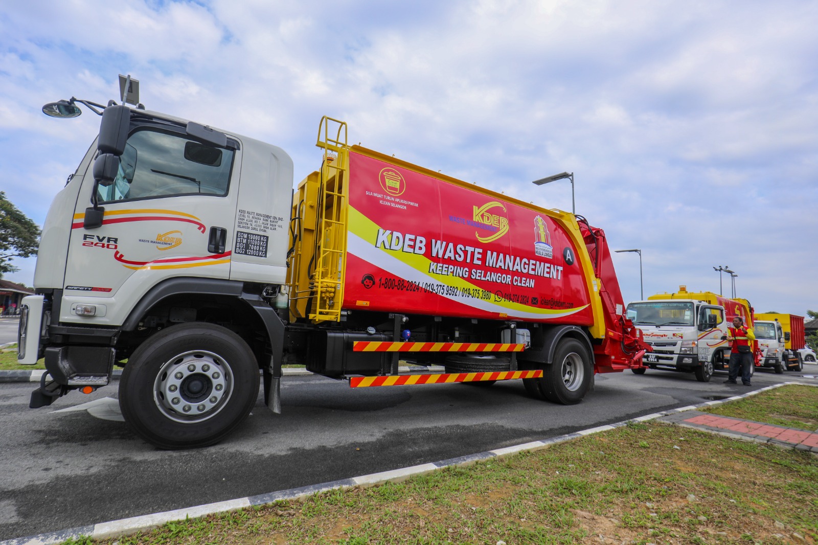 KDEB Waste Management Rolls Out New Fleet, Trials EV Trucks In Shah ...