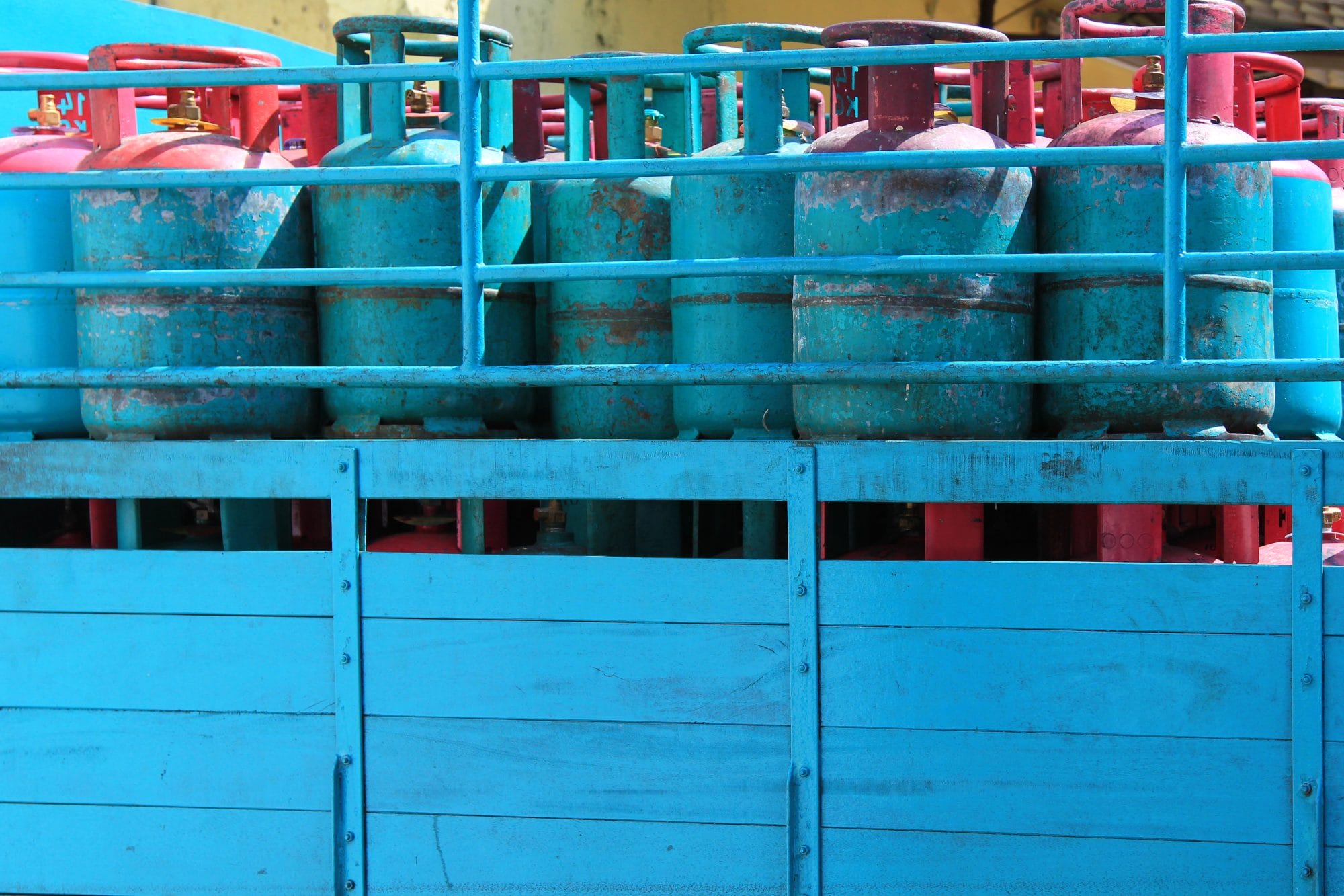 Govt To Review LPG Rules For Small F&B Traders, No Legal Action Pending ...