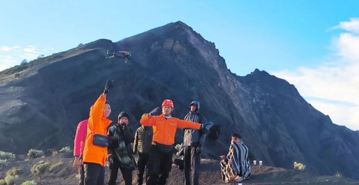 Malaysian Rescued From Mount Rinjani, Lombok After Hike Fall