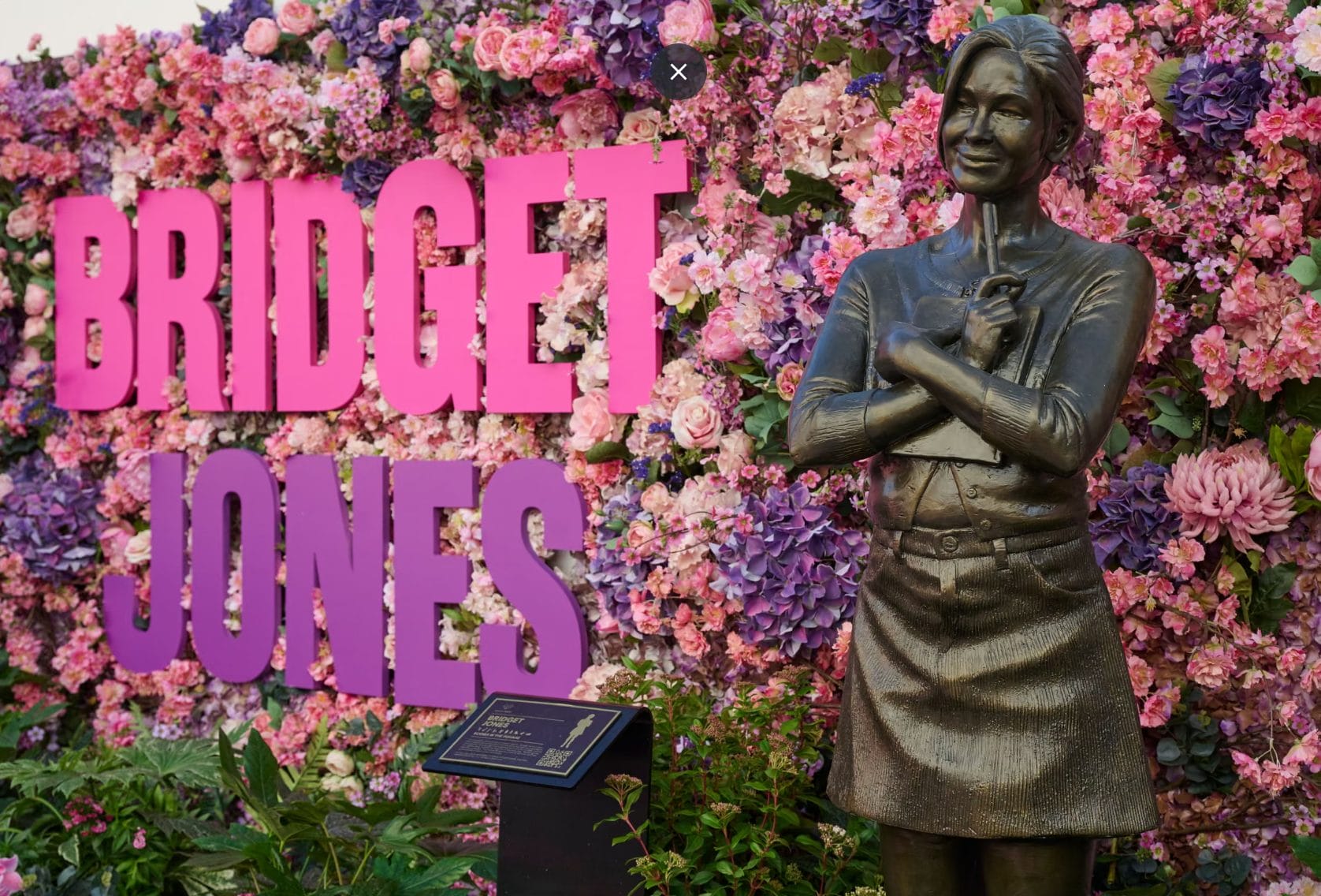 25 Years of Bridget Jones Celebrated with New Statue in London