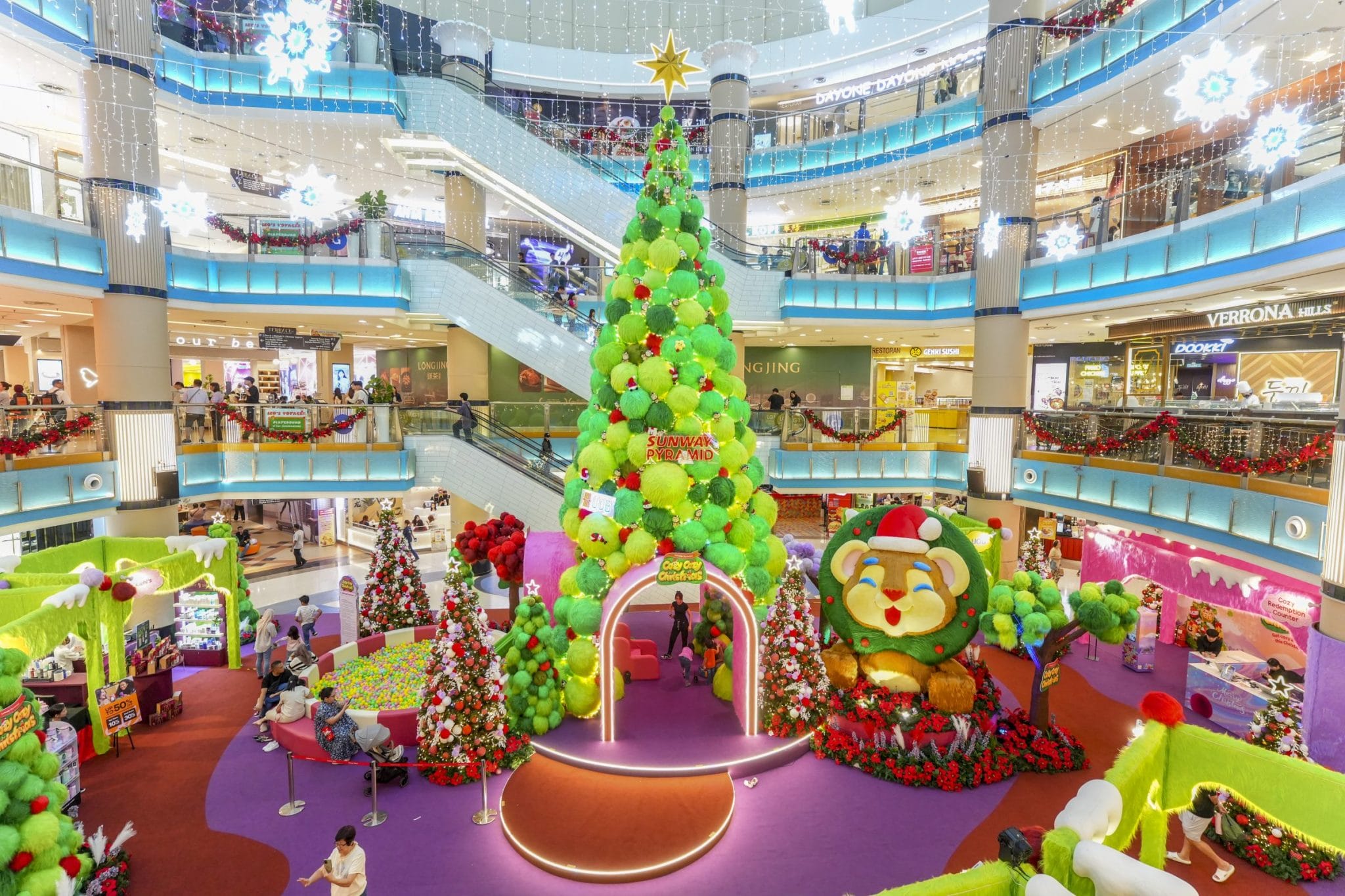 Top 10 Christmas Mall Displays You Can't Miss This Year