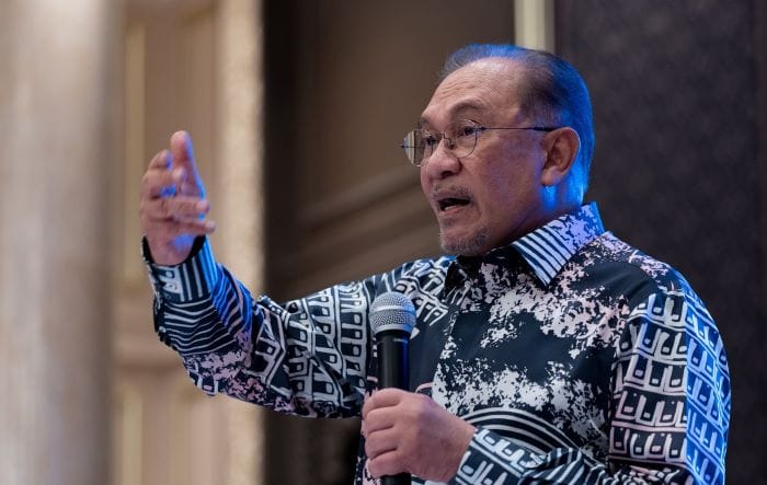 PM Anwar Says Putin Assured Malaysia’s Energy Supply For Next 20 Years ...