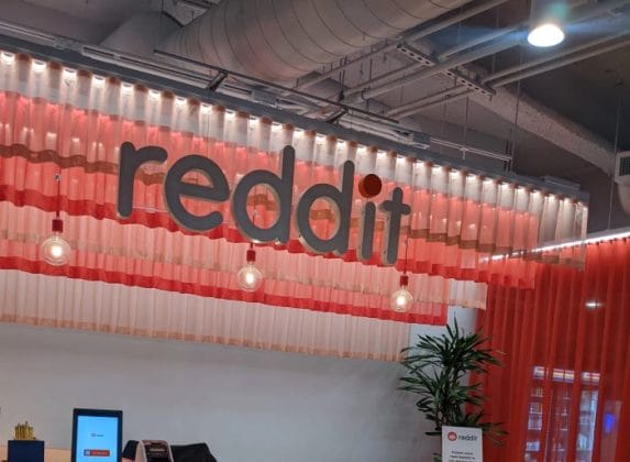 Reddit Condemns Australia's Under-16 Social Media Ban, But Will Comply