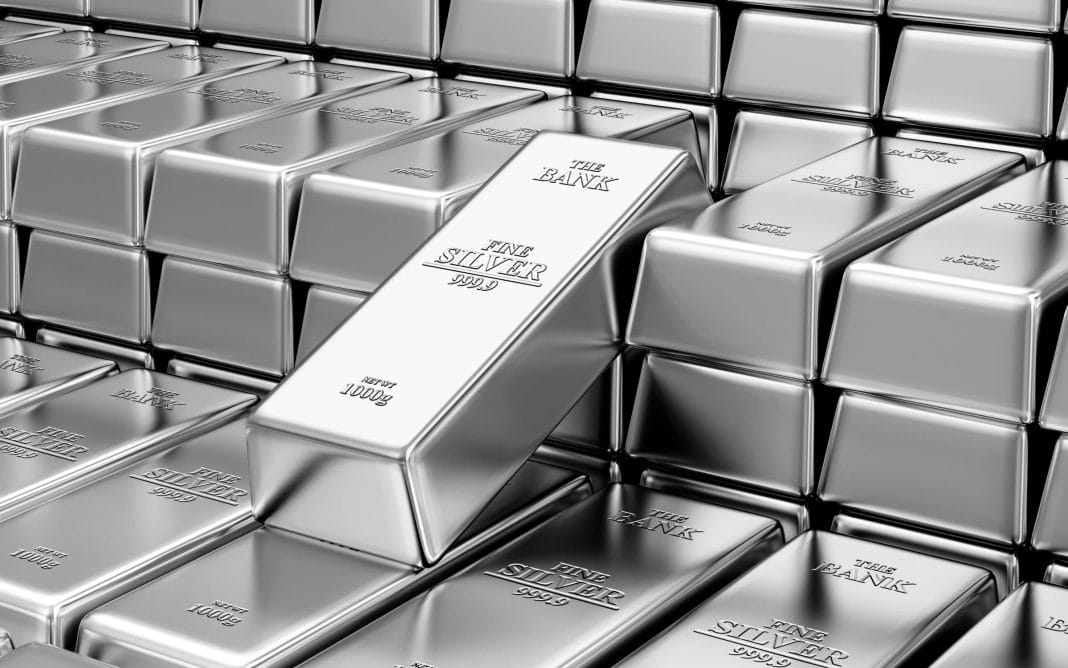 Silver Vaults Past US$100 Per 28g, Extends Historic Run