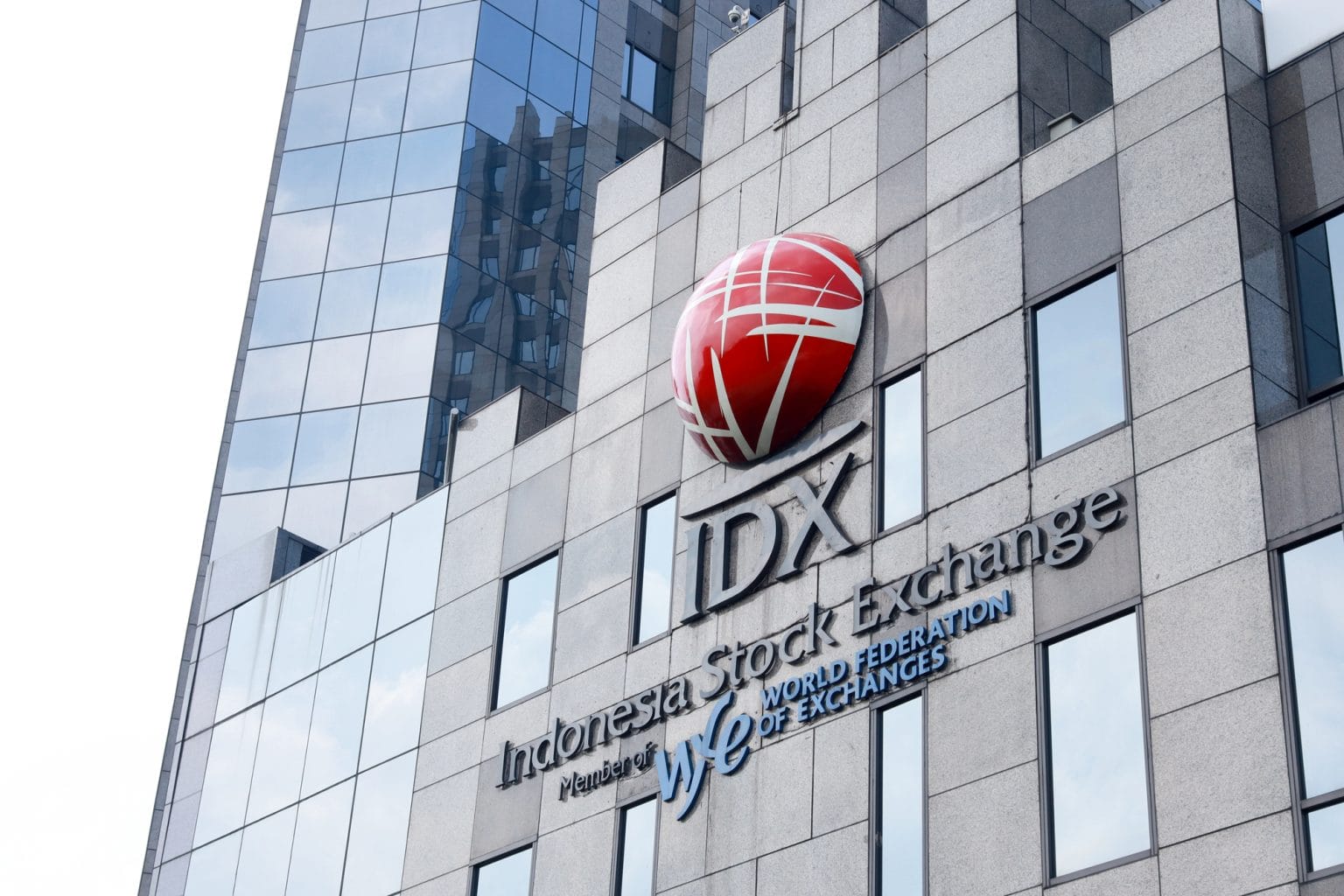 Indonesian Stocks Slump To Five-Year Low, Rupiah Drops To Record Low