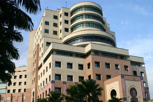 Govt Offers 640 Sponsorship Slots To Top SPM Students For Further ...