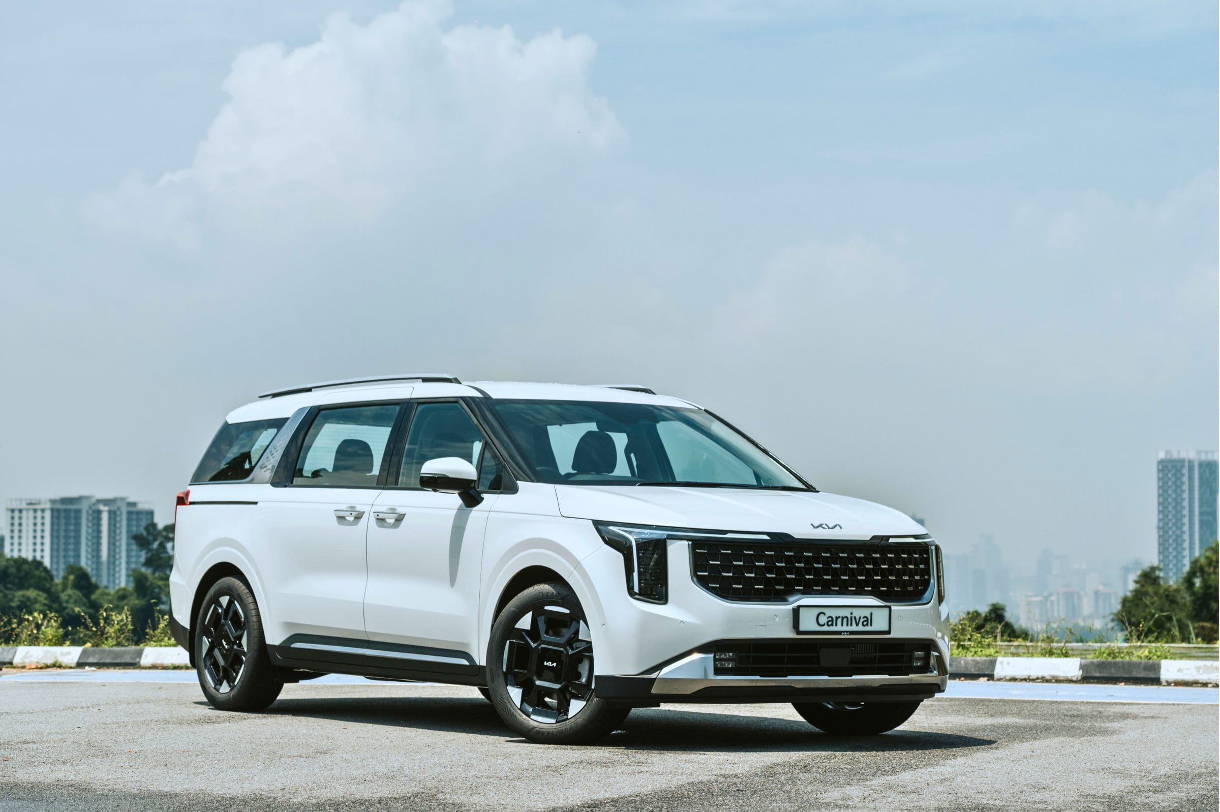 Kia Expands Carnival Line-Up With New 8-Seater